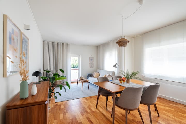 Top Floor W/ A Sunny Balcony - Porto