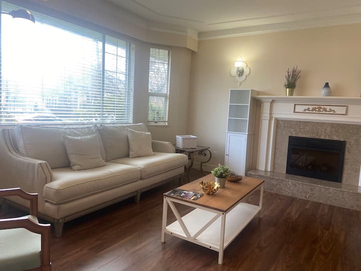 1 Bedroom At Share Bathroom - Île de Vancouver