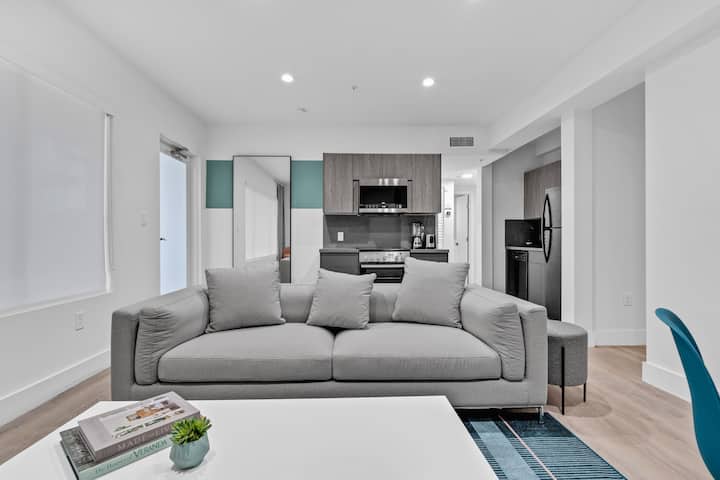Modern Double Suite Apartment With Pool! - Miami Beach, FL