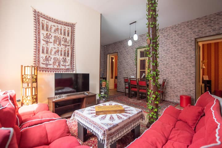 Authentic 4br Apartment @Rustaveli In Tbilisi - Georgië