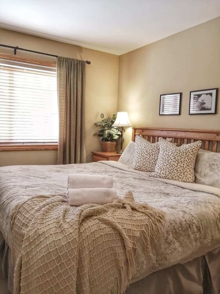 4 Bedroom 2.5 Bath Golf Townhouse In Radium - Radium Hot Springs