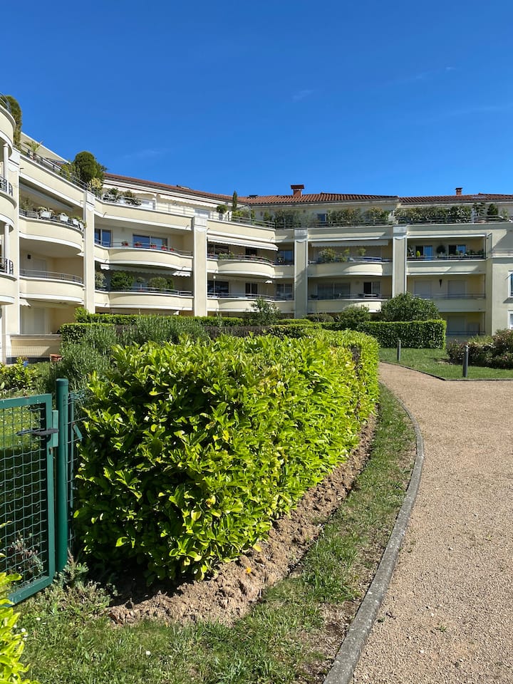 Apparemment Terrasse Charbonnières Les Bains - Limonest