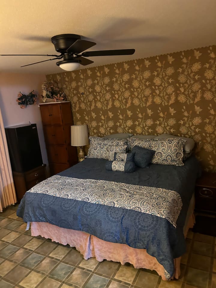 Private Attached Bathroom, Kitchenette, Workspace - Beaumont, TX