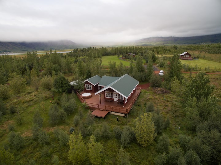 Golden Circle Gem: Cabin Retreat - Iceland