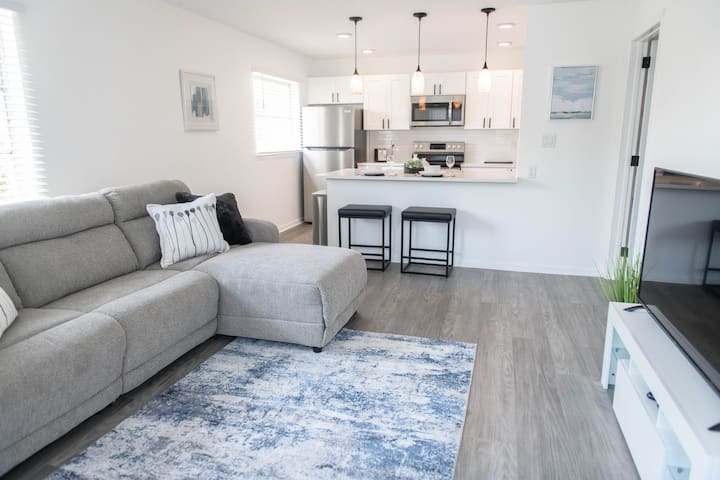 Ll212 - Parking, Laundry, Balcony, Fast Wi-fi! - St. Petersburg, FL