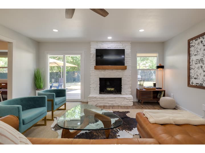 Stylish Home 8 Mins From Samsung - Taylor, TX