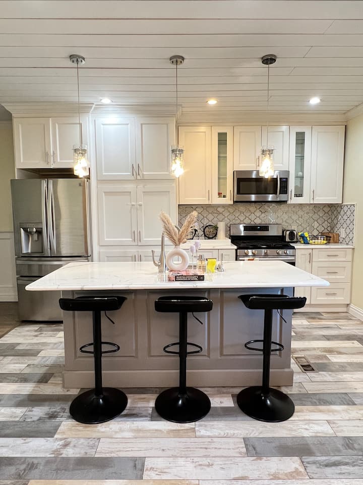 Luxury, Bright And Airy 2 Bdrm - Montclair