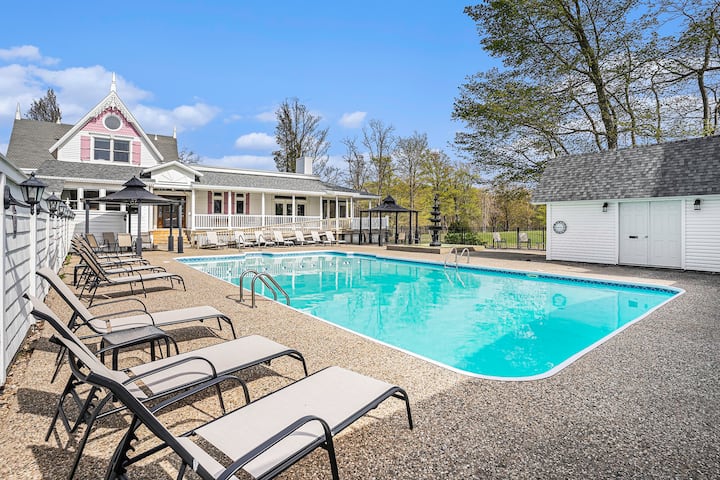 Huge Estate With Private Heated  Pool! - Michigan