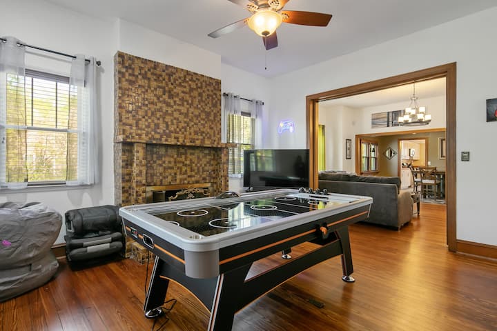 Roaring Oakridge Retreat - Fayetteville, NC