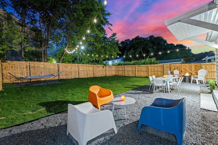 Retro Oaks • One Mile To Downtown • Fenced Yard - Raleigh, NC