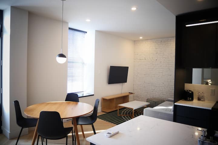 Casa 201 | Mileend Apartment Facing Parc Lahaie - Montreal