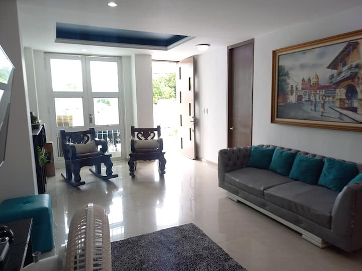 Piso En Centro Histórico A Unos Pasos De La Playa - Santa Marta
