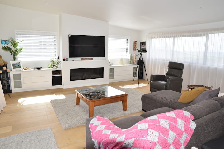 Ruakaka Beach Home With Lift - Waipu