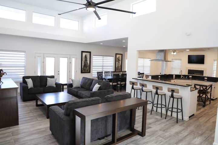 Scenic View Spacious Clean Home, Prestigious Area - El Paso, TX