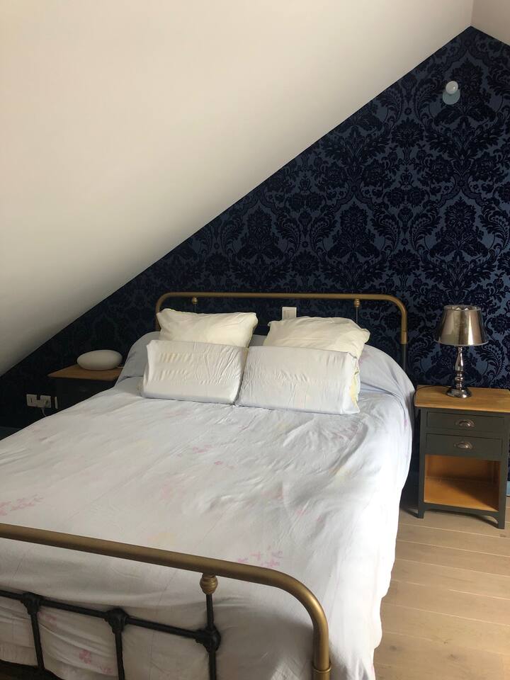Entre Terre Et Ciel - Chambre Privée "Le Château" - Morestel