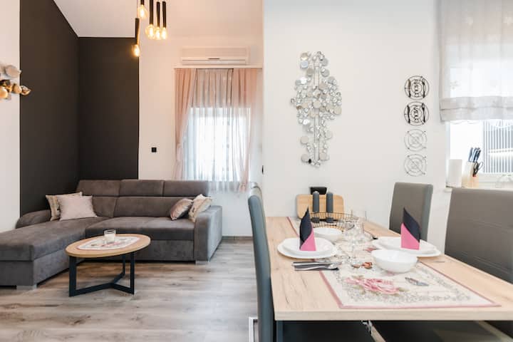 Diana 1, Modern Sea View Apartment - Novalja