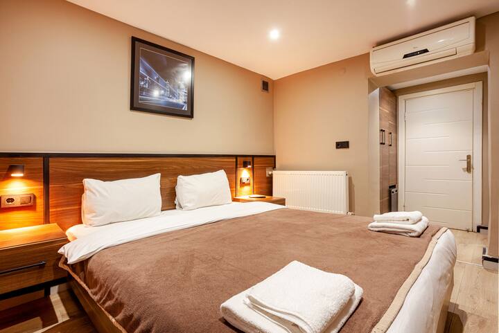 Cozy Studio With Courtyard On Basement Floor - Beyoğlu