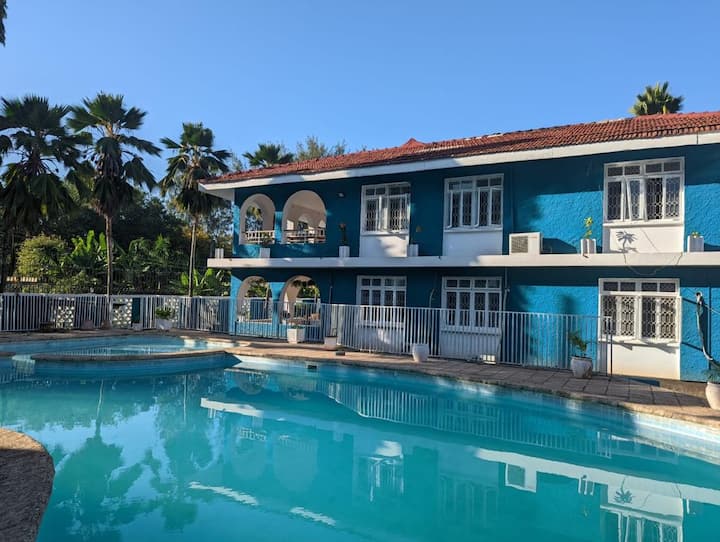 Private Room, Hostel With Pool - Dar es Salaam