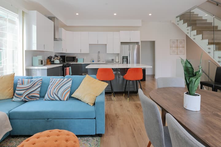 Prominent 5b4.5b Residence - Los Angeles, CA