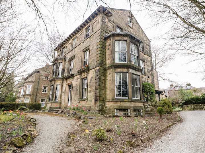 Central 2 Bed Ground Floor Appt - Buxton, UK