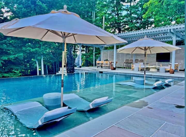Lakefront W/ Infinity Pool! - Danbury, CT