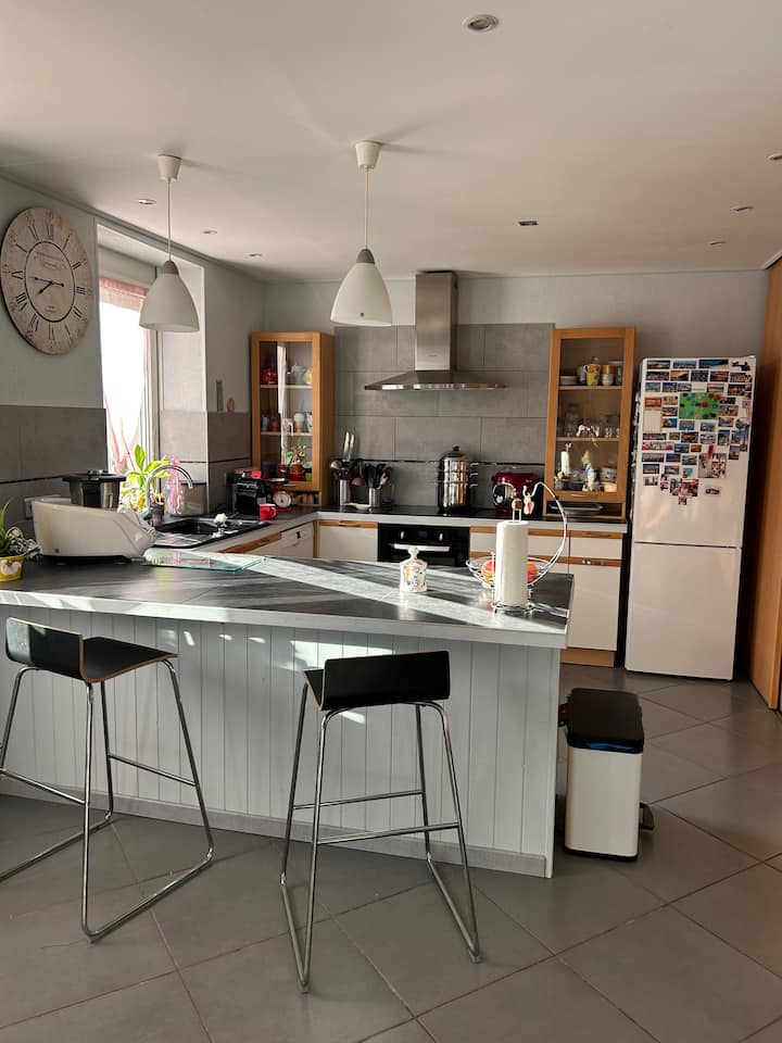 Chambre Dans Grande Maison - Saarbrücken