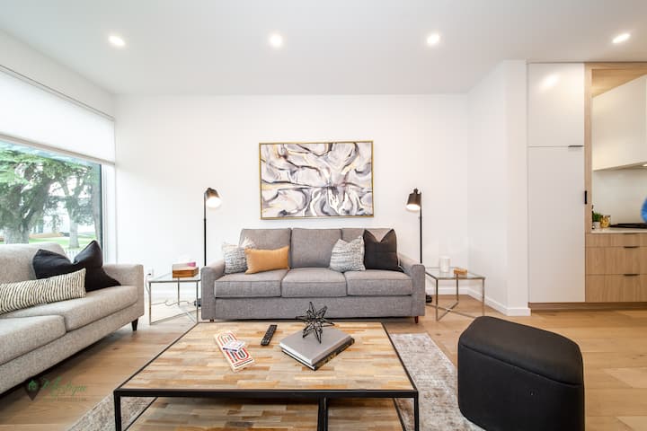 Sleeps 12 | Separate Bsmt Suite | A/c - Edmonton