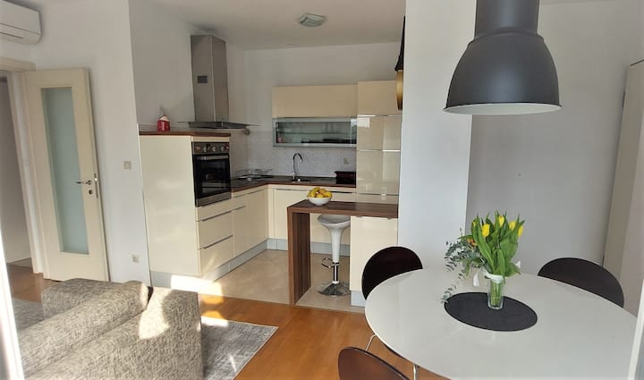 Central Apartment 60m2, Free Private Parking! - Split