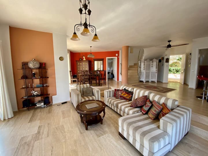 Villa By The Beach With A Large Heated Pool - Kalkan
