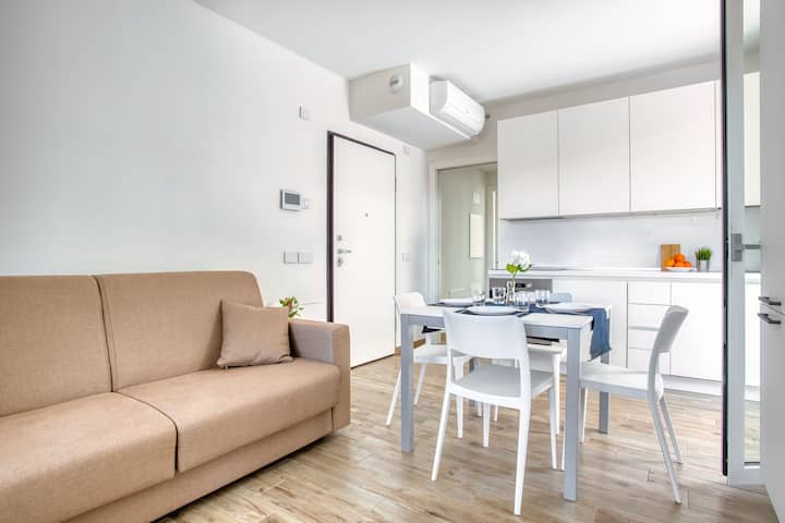 Modern 1-br Flat With 90 Sqm Terrace  M4 Tolstoj - Milán