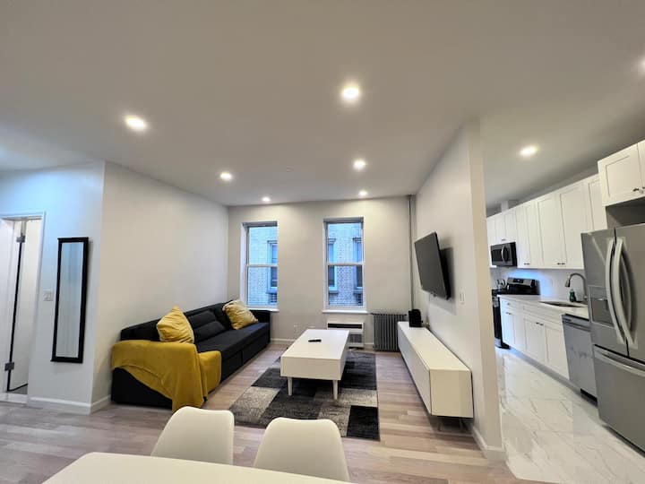 Gracious Renovated Ft George 1 Bedroom - 에지워터