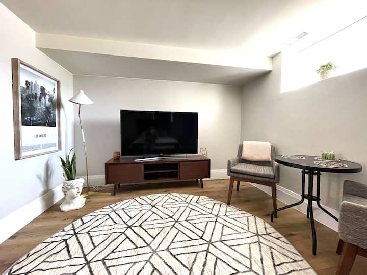 Modern Guest House - Peterborough, ON, Canadà