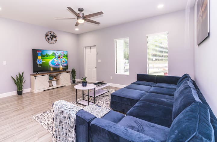 Waterfront Events, Ev Garage Near Highway, Beaches - Jupiter, FL