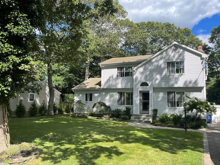 Remsenburg Hamptons Stationhouse - Westhampton Beach, NY