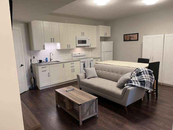 1 Bedroom Basement Suite - Kamloops