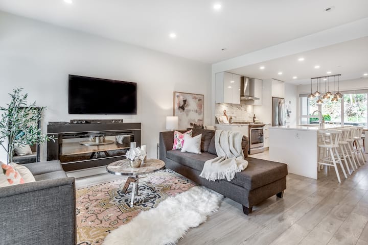 North Van Haven With Hot Tub - Burnaby