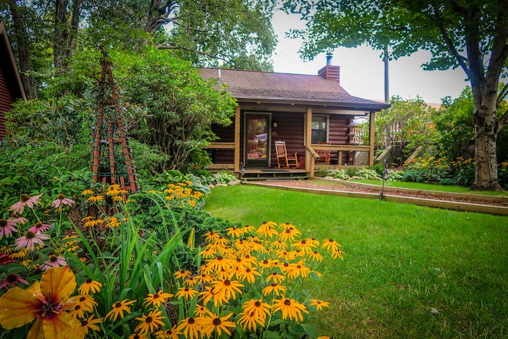 Romance Cabin On Main Street - Blowing Rock, NC