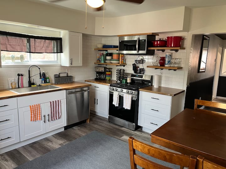 Large Remodeled Home With Your Own Parking Lot - Pittsburgh