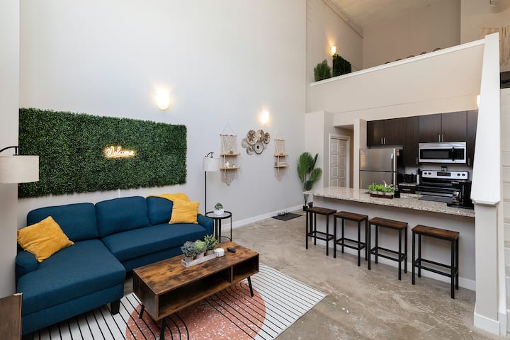 Downtown Loft Livin' | 2bd/2br - デモイン, IA