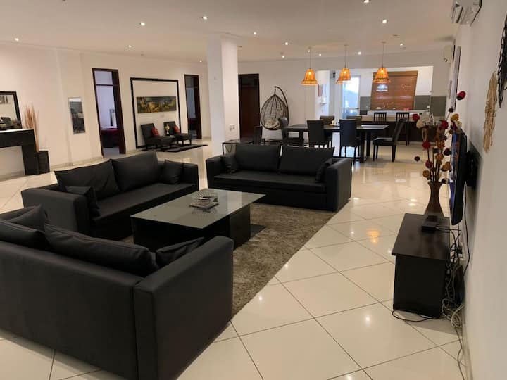 Huge 3 Bed In Heart Of The City. - Accra