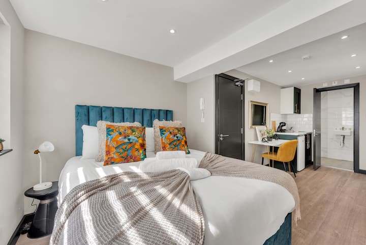 The Wanderlust Studio: Travelers' Haven - Londres