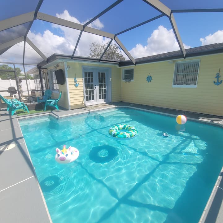 Heated Pool Oasis • 5mi Tarpon & Beaches - Tarpon Springs, FL