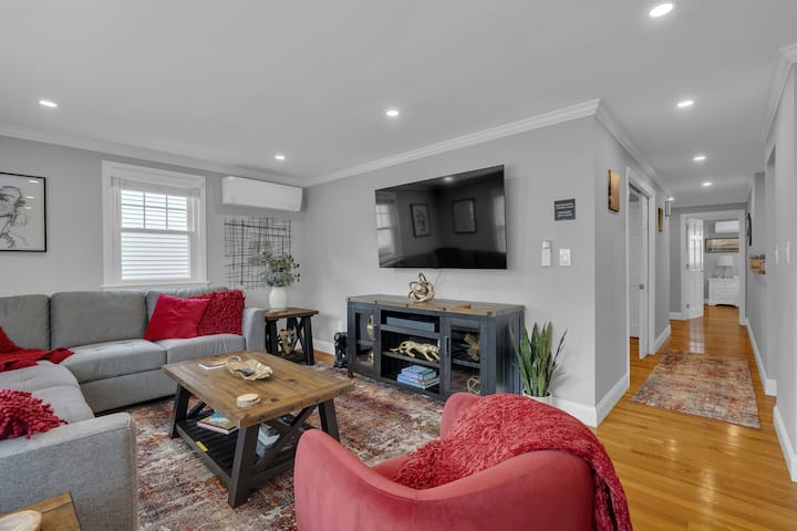 Absolutely Gorgeous 3 Bedroom Close To Boston - Belmont, MA