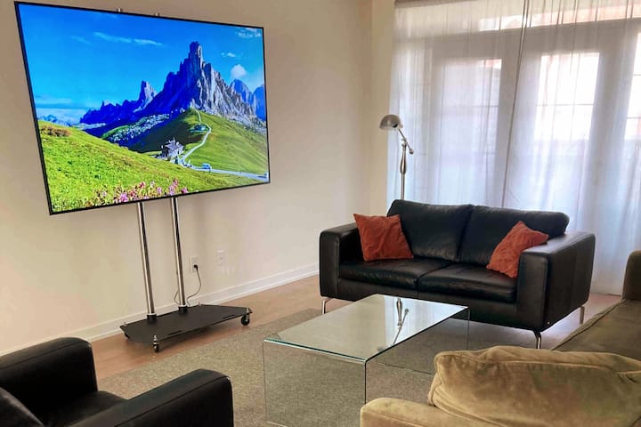 Cozy, Three Bedroom In Townhouse With One Parking. - Vaughan