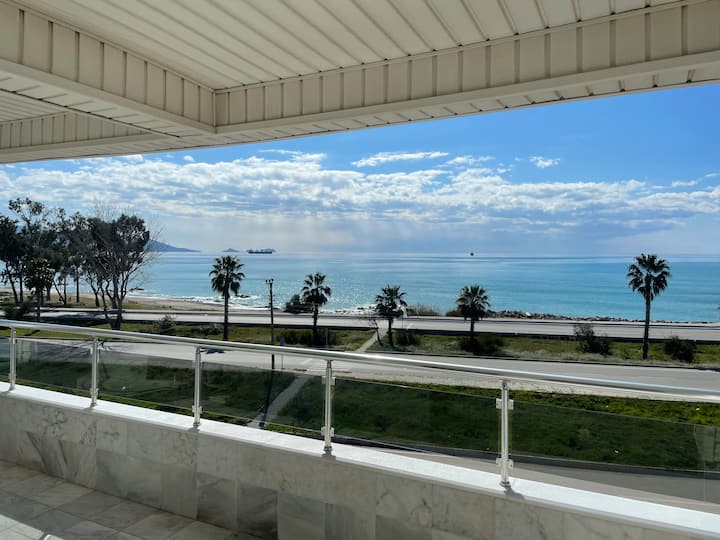 Denize Sıfır Daire. - Finike