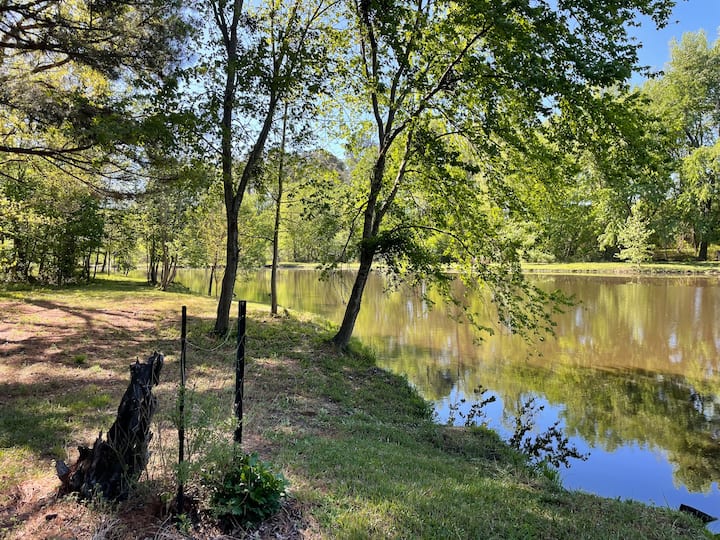Sherman's Retreat On Buck's Pond - Smithfield, NC