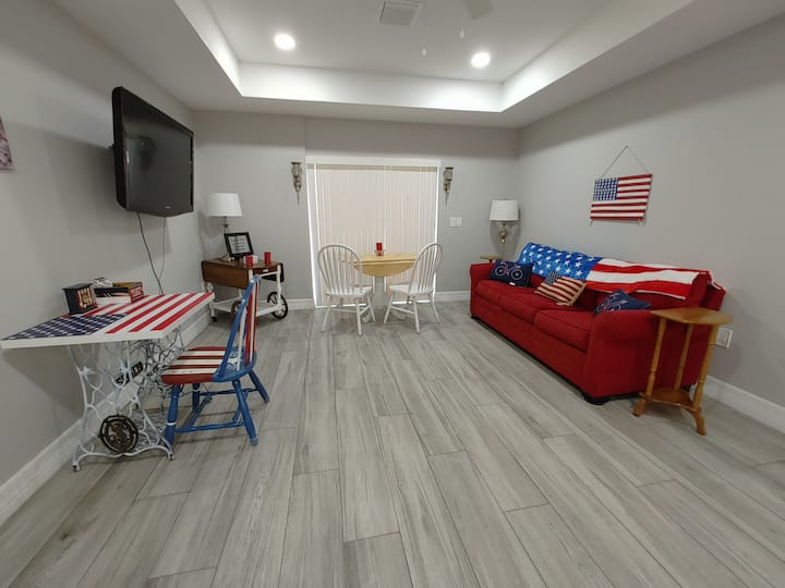 Luxury On The Lake - Burnt Store Marina