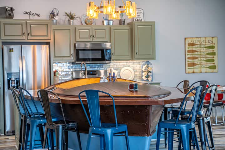 Tippy Lake Retreat | Kayaks, Bonfires & Lake Views - Loon Pond, North Webster