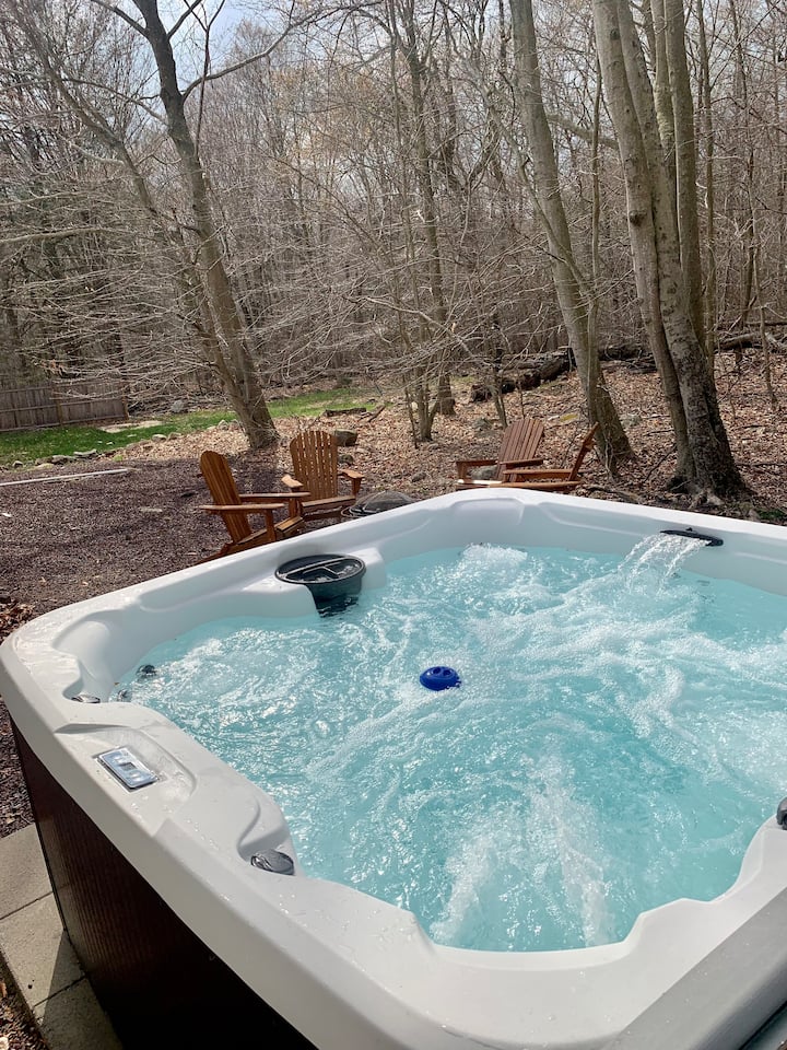 Poconos 4br Home, Hottub, Gameroom, Forest In Back - Pennsylvania
