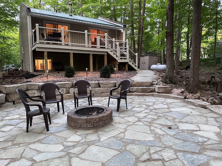 The Cat's Lair In The Woods - Egg Harbor, WI